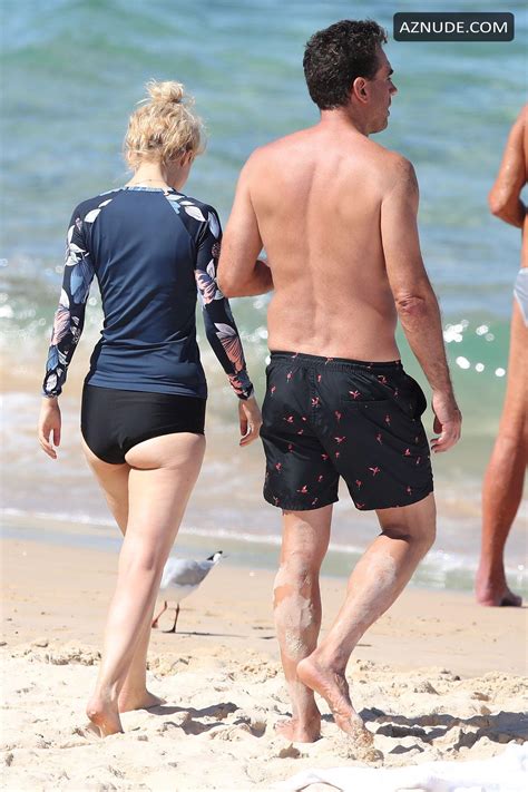 Rose Byrne Sexy With Husband Bobby Cannavale At Bondi Beach 07022019