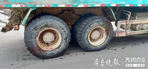 突发惨烈车祸 渣土车撞上电动车 一男子当场身亡手机新浪网