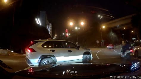 車cam直擊 迴旋處突出三個龜頭 Youtube