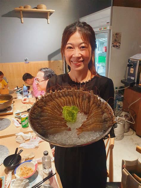盅龐水產 天氣冷冷吃火鍋最爽啦！當月壽星搭配指定火鍋套組，幾歲壽星就送幾隻蝦！吃火鍋享優惠！就在盅龐水產！