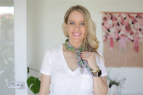How To Wear A Bandana 8 Simple Ways Video Paisley And Sparrow
