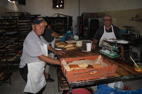 Gildardo y Víctor continúan en Agua Verde Rosario la tradición del