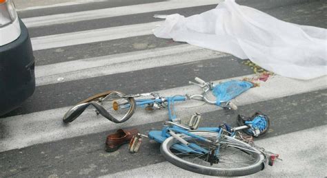 Ciclista Travolto Da Un Auto Pirata Loris Muore A 48 Anni Dopo Un Giorno Di Agonia