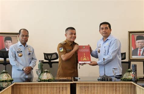 Kanwil Kemenkumham Sulteng Catatkan Tenun Batik Motif Raja Dan