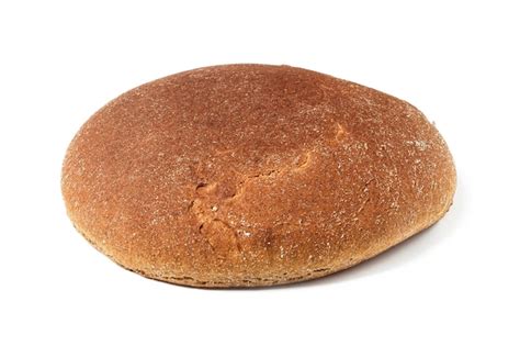Una Hogaza De Pan De Centeno Aislado En Blanco Foto Premium