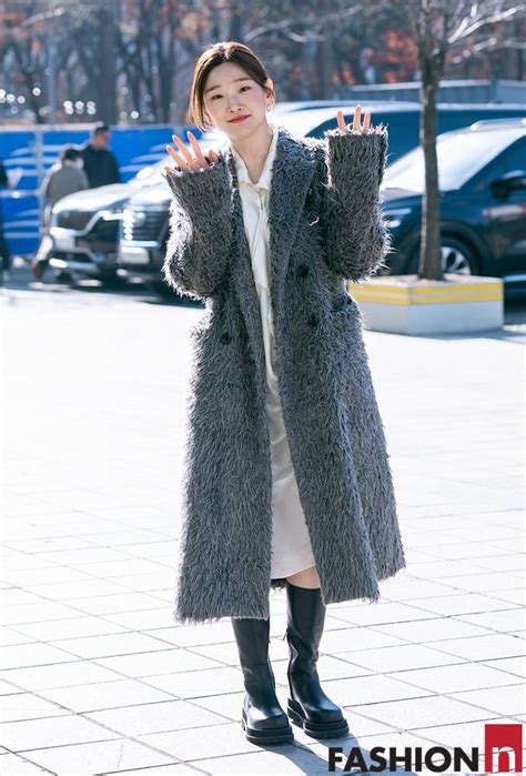 패션엔 패션엔 포토 박소담 목소리 잃을뻔 건강하게 복귀한 출근길 털코트룩