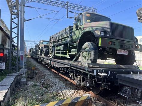 軍貨列車故障卡鐵軌2小時 民眾：這是要怎麼打仗 社會 中時