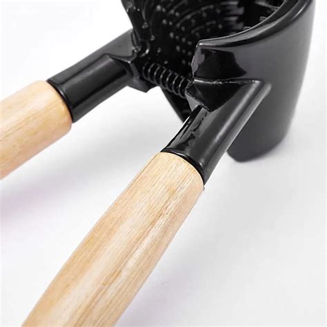 Nutcracker Tool Clip Sheller For Walnut Hazelnuts Pecans