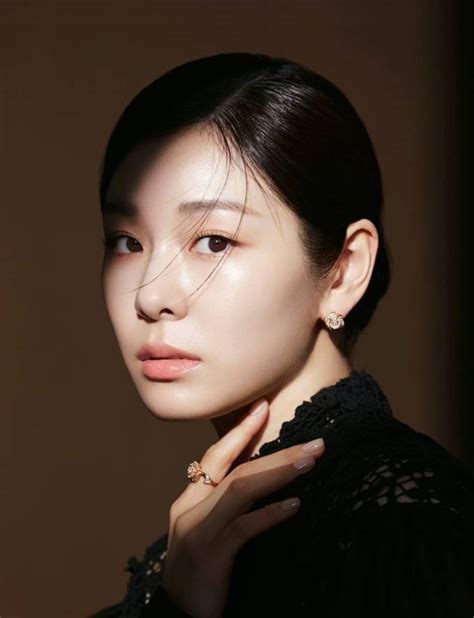 패션엔 새신부 김연아 눈을 뗄수 없네 우아한 뒤태 고혹적인 뷰티룩