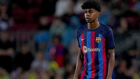 Barcelona debuta a niño prodigio de 15 años Lamine Yamal y hace