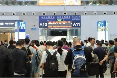 288万！深圳北站单日旅客发送量年内第四次创下新高高峰售票列车