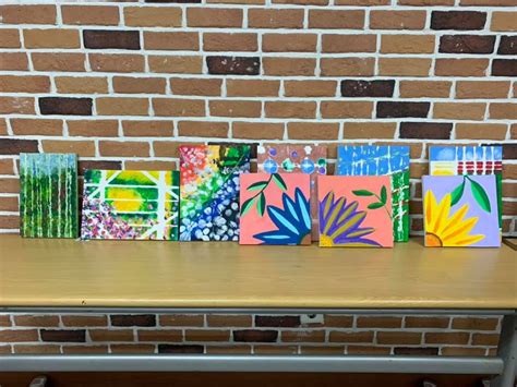 부산광역시장애인종합복지관 복지관에 알록달록 캔버스 그림 전시회가 열렸습니다~🖼 사실 미술교실 작품들