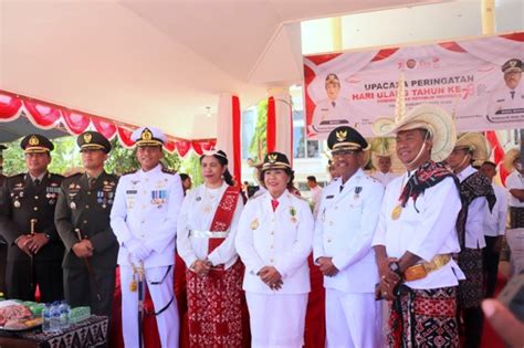 Bupati Rote Ndao Menyerahkan Remisi Satya Lencana ASN Dan Hadiah