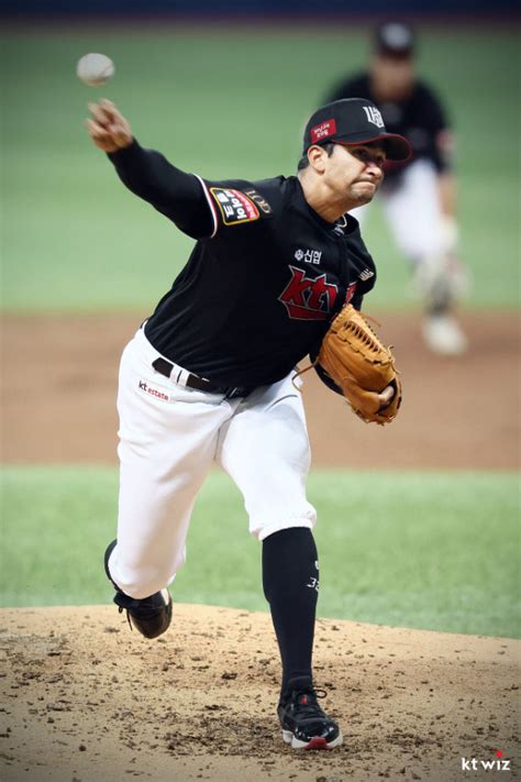 Kt 위즈 쿠에바스 호투 앞세워 두산 1 0 제압