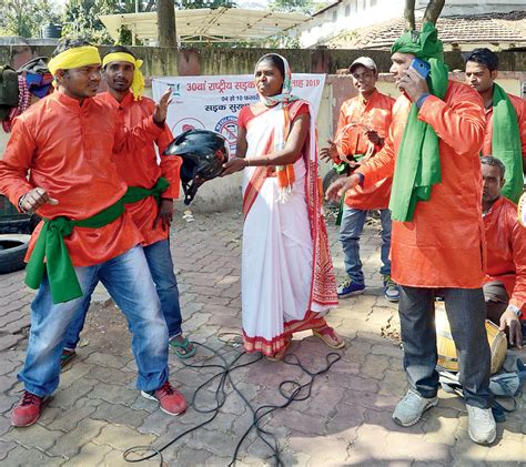 Road Safety In Jharkhand Cops And Volunteers Push Road Rules Telegraph India