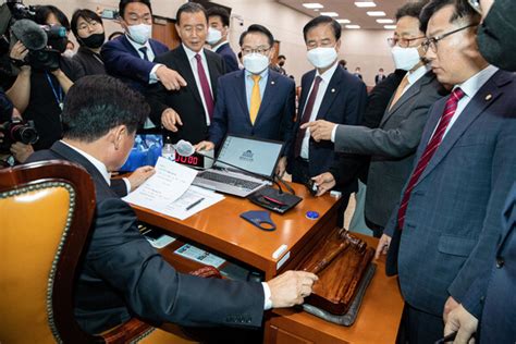 2022 국감 민주당 농해수위서 양곡관리법 단독 처리與 날치기 반발