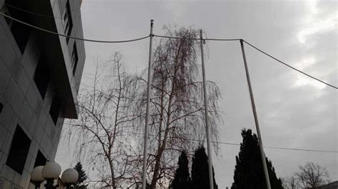 Hiqen Flamujt E Serbisë Në Komunën E Leposaviqit Vendoset Pllaka Me Stemën E Republikës Së