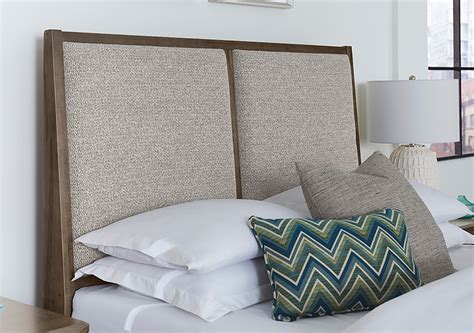 Vaughan Bassett 820 661 166 062 922 Ms1 Woodbridge King Upholstered Bed