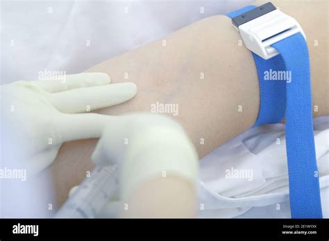 Intravenous Injection Hi Res Stock Photography And Images Alamy