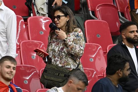 Fayza Les Bouseux Sont Dans La Merde Des Banderoles De