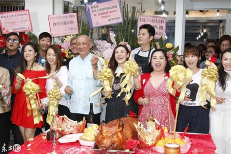 江若琳深水埗賣面新店開張擁抱未婚夫蕭潤邦甜蜜撒狗糧 每日頭條