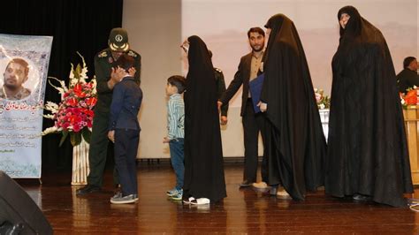 تقدیر از خانواده شهید مدافع حرم محمد بلباسی عکس تسنیم