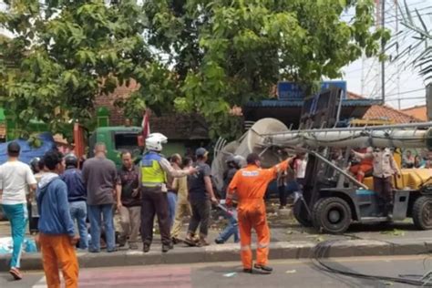 Kecelakaan Di Kranji Bekasi 10 Orang Dilaporkan Tewas Tujuh Di