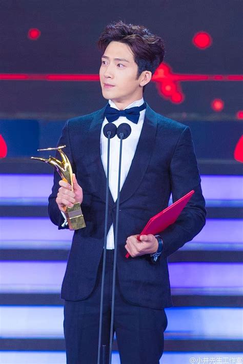 出生28天被棄，靠奶奶撿破爛養大，爆紅後父母認親，井柏然如何做 每日頭條