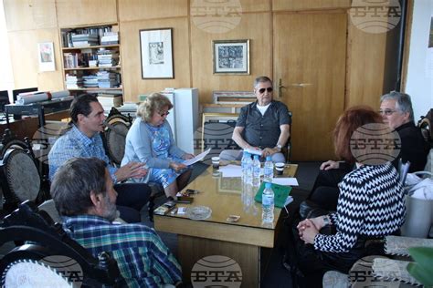 Енчо Пиронков е носителят на национална награда за живопис „Захарий Зограф“ за 2022 г Утро