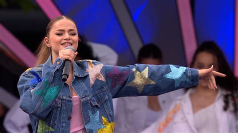 Zapp Muziekfeest Op Het Plein Stefania Supergirl Zapp Muziekfeest Op Het Plein Gemist