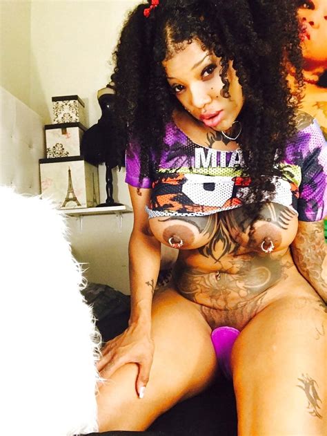 Tatted Ebony Webcam Freak Shesfreaky