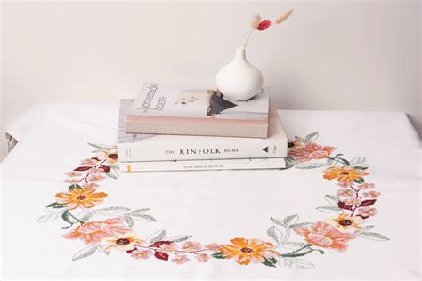 Borduurblad Patroon Bloemen Op Tafel