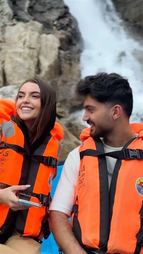 ‎mani Daneshمانی دانش‎ ‎کی میتونه دنیاتو رنگی کنه🥲 بفرست براش😉 ️