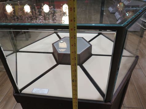 Locking Hexagon Shape Display Case W 6 Pull Out Sections 29x18x44h Oahu Auctions