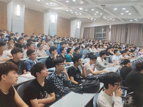 软件学院学生开展拒绝“校园贷”安全警示教育活动 软件学院
