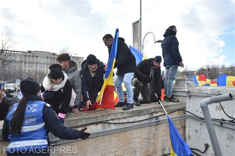 GALERIE FOTO Protestul AUR în imagini HotNews ro