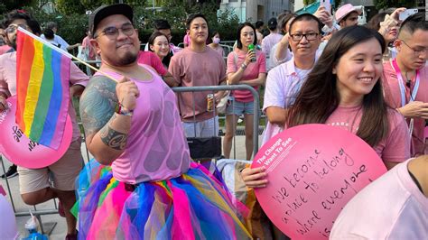 Singapores Pink Dot Pride Rally Makes A Colourful Return Cnn