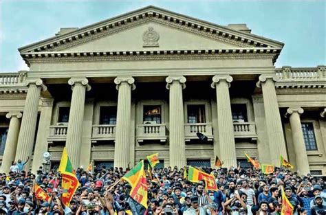 Roar සිංහල අරගලය ඇරැඹි ජනපති ලේකම් ගොඩනැඟිල්ලේ අතීත විත්ති