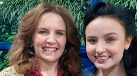 Mãe De Larissa Manoela Faz Dublê Da Filha Na Globo Tudo Ep