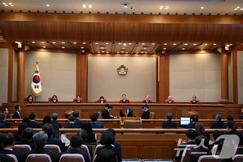 헌재 윤석열 대통령 파면 결정…헌정사 두 번째 4보