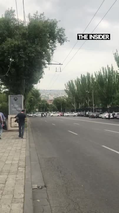 В Ереване протестующие разбили палаточный лагерь у здания парламента
