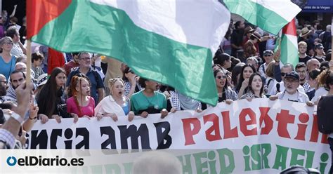 Miles De Personas Se Manifiestan En València Contra La Masacre En Gaza