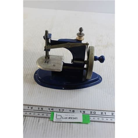 Toy Sewing Machine Bodnarus Auctioneering