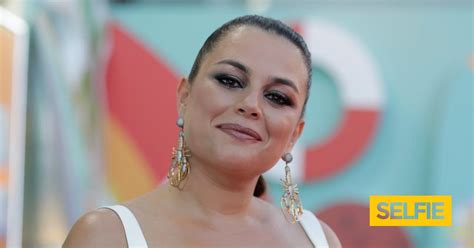 Festa De Verão Tvi Ana Guiomar Surge De Vestido Curto E Detalhe Chama A Atenção Selfie