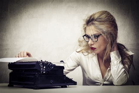 Woman Writer At Work Best Thriller Books And Thriller Book Reviews