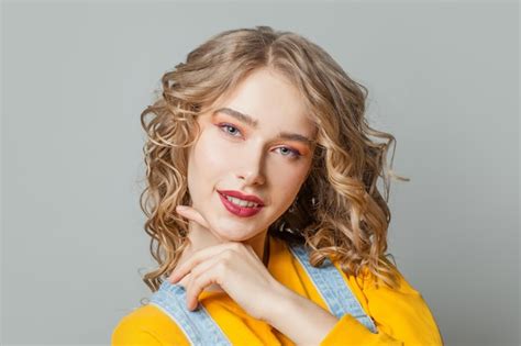Premium Photo Cute Blonde Woman Smiling On Gray Background