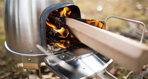 Grillparty Im Freien Mit Echter Holzkohle Ohne Das Rauch Entsteht