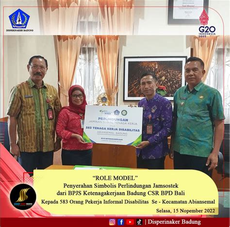 Penyerahan Simbolis Perlindungan Jamsostek Dari BPJS Ketenagakerjaan