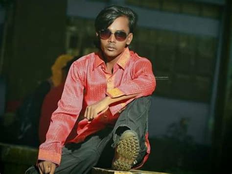 হিরো আলমের লেখা বই ঘিরে চরম হইচই বইমেলায় কী জানালেন তারকা নিজে Book