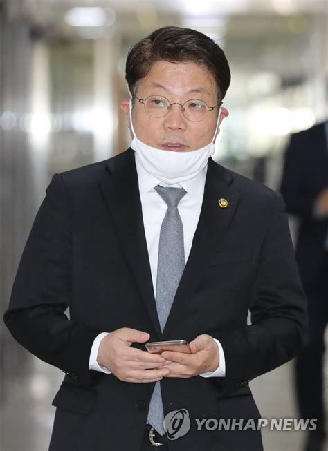 법사위 법안심사제1소위 참석하는 고기영 법무차관